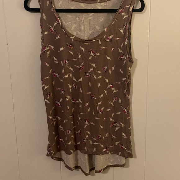a.n.a | Tops | Ana Womans Large Tank With Feather Design | Poshmark
